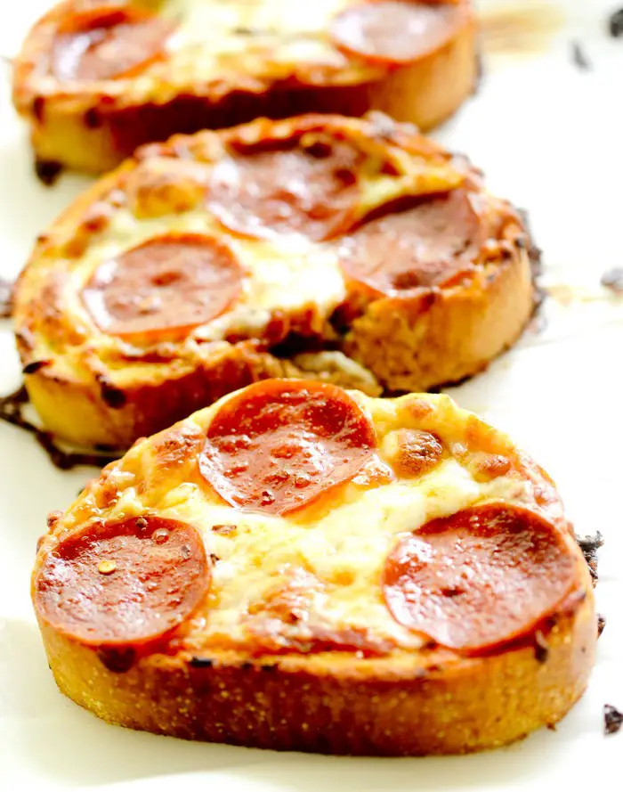 Very Easy And Delish, This Garlic Toast Pepperoni Pizza Is Ready In No ...