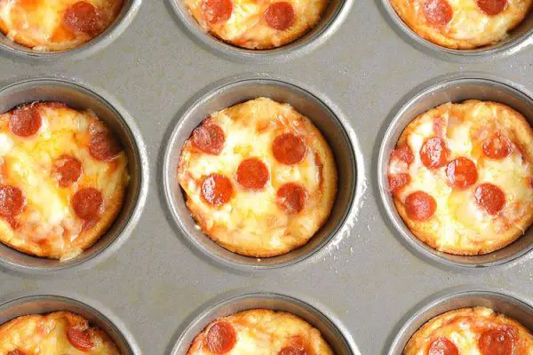 Surprisingly Easy To Make And They Taste Amazing: Deep Dish Mini Pizzas ...