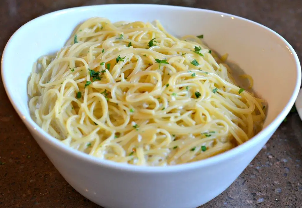 This Parmesan Garlic Noodles Recipe Will Make You Look Like A Gourmet ...